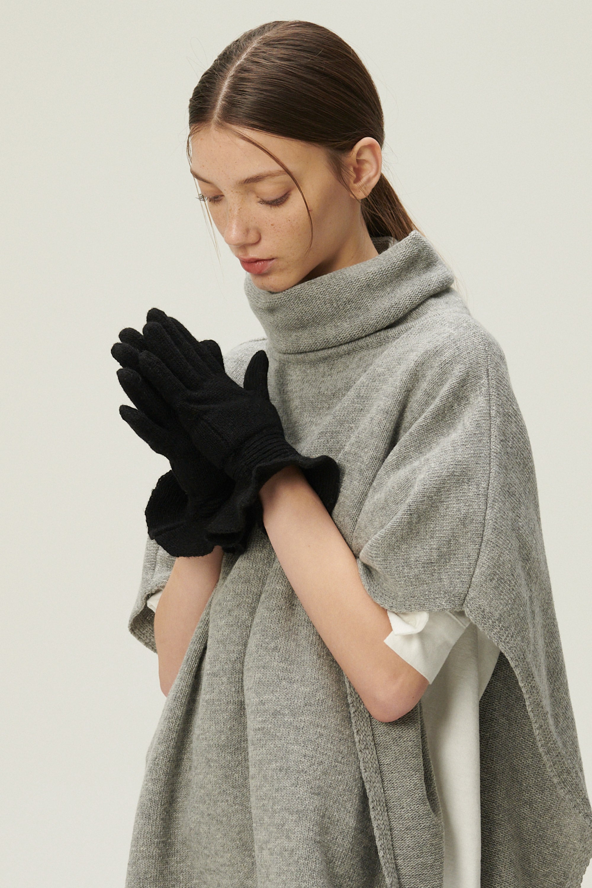 Gloria Ruffled Cuff Knit Gloves | Women's Gloves | storets